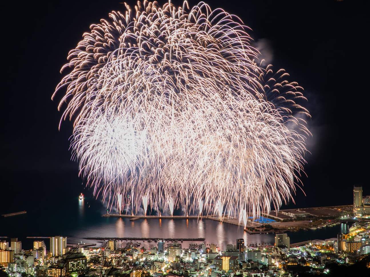 [Fireworks Limited] Atami Fireworks Festival, Sun Beach, Hakone ...